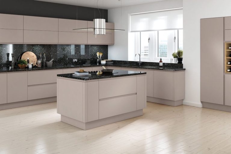What Colour Goes with a Cashmere Kitchen?